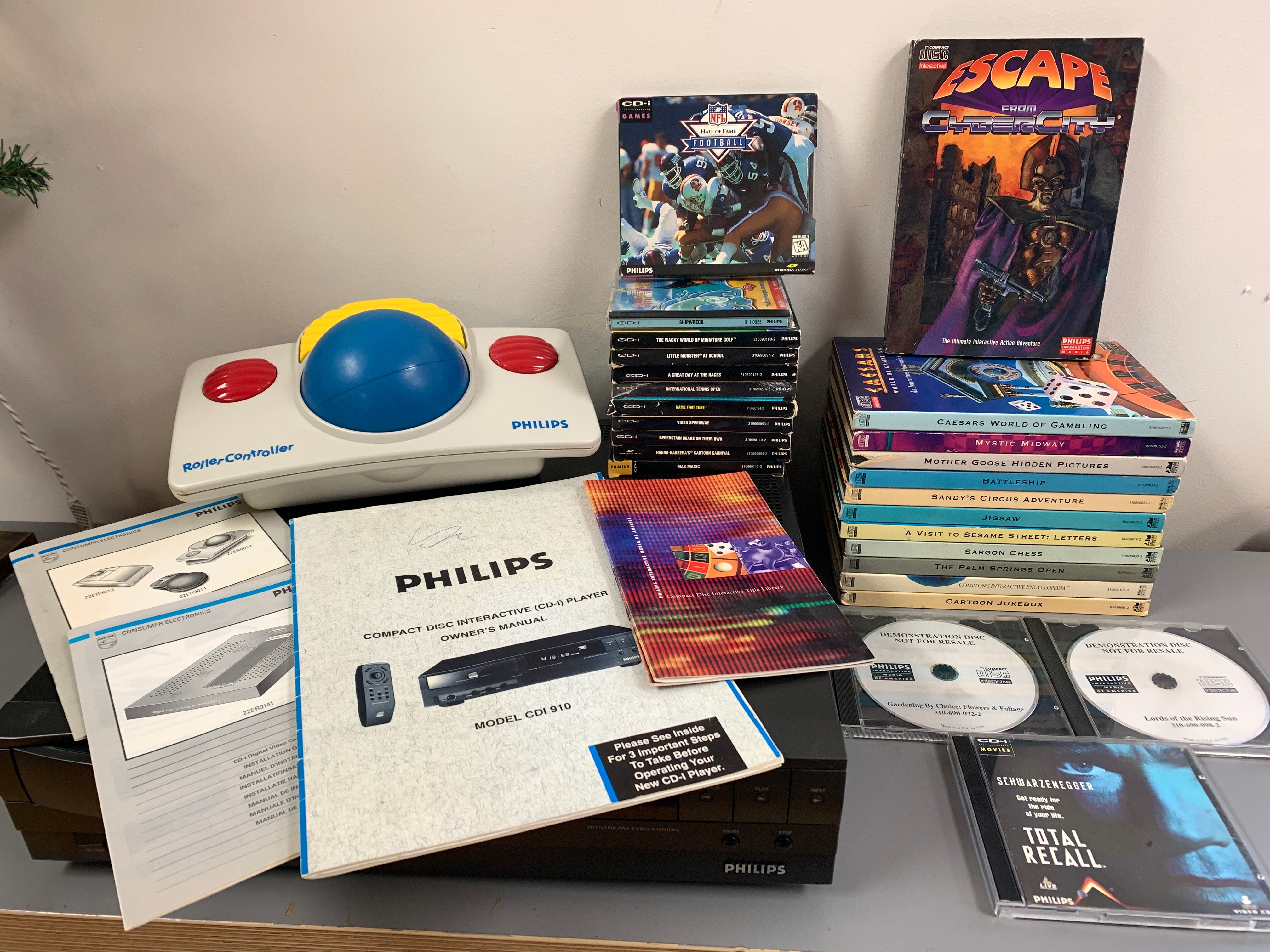 Philips CDI 910 Compact Disc Interactive Player Bundle – The Turntable ...