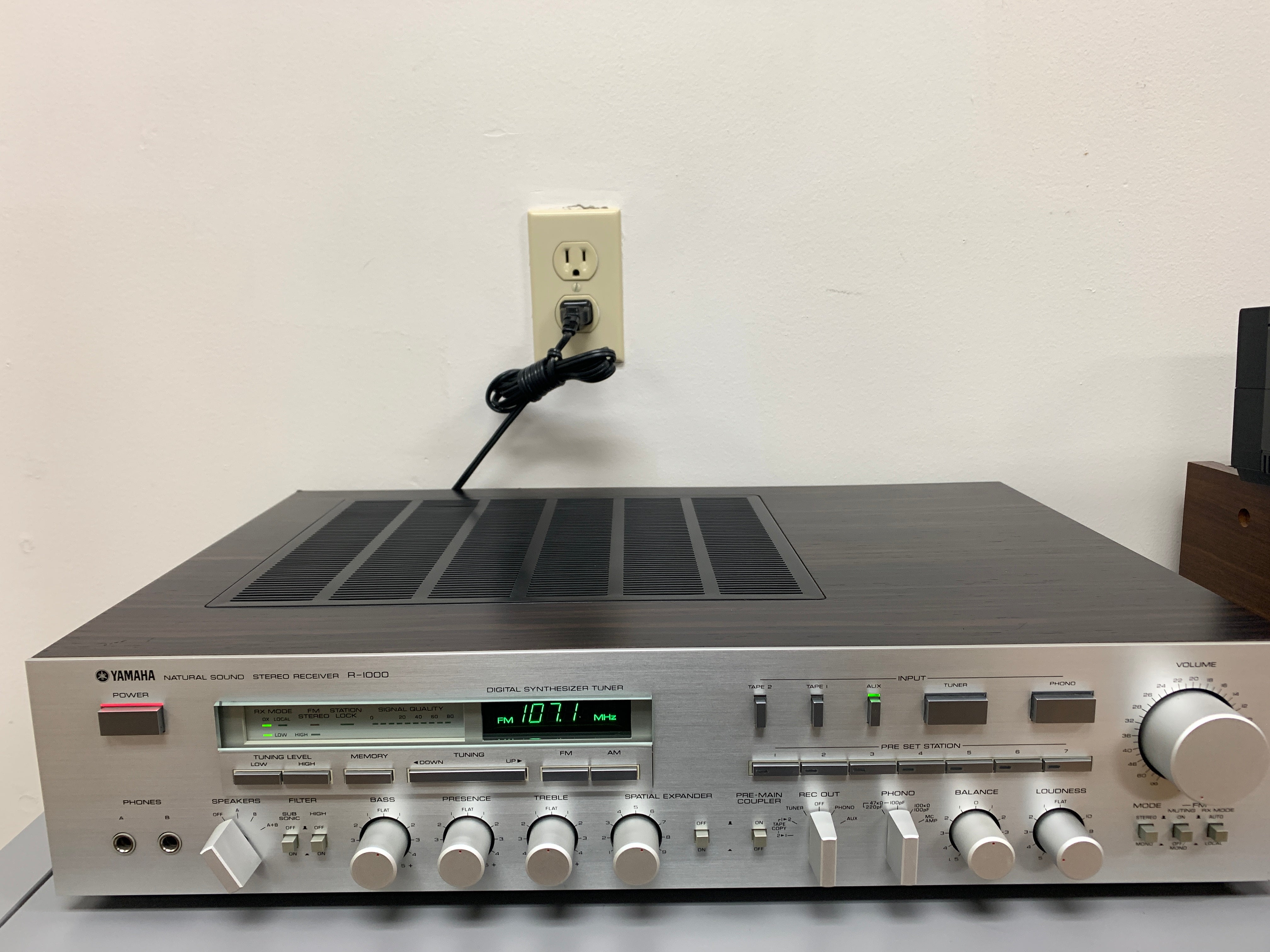 Yamaha R-1000 Stereo Receiver – The Turntable Store