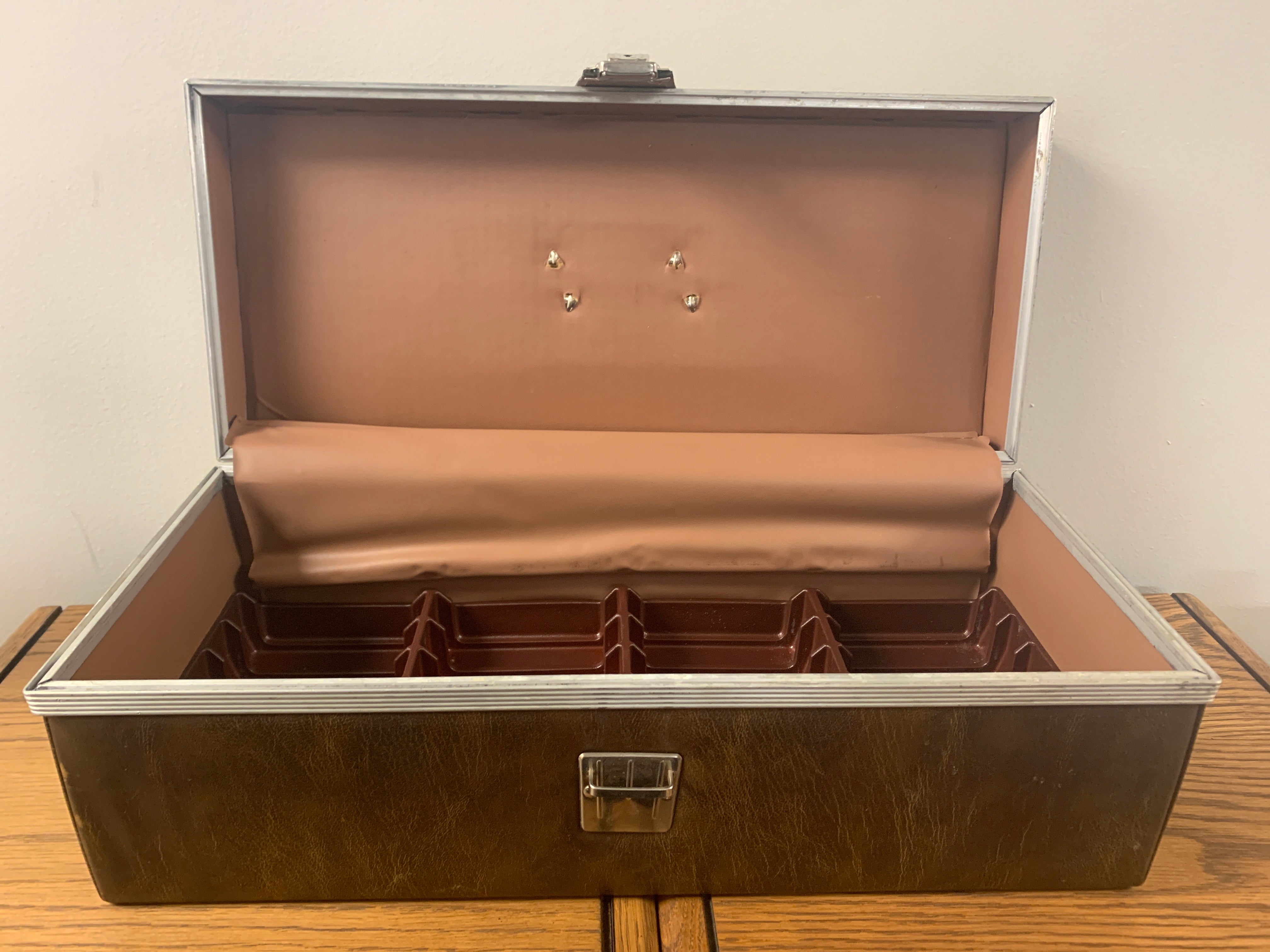 8-Track Storage Carrying Case 24 Tapes – The Turntable Store