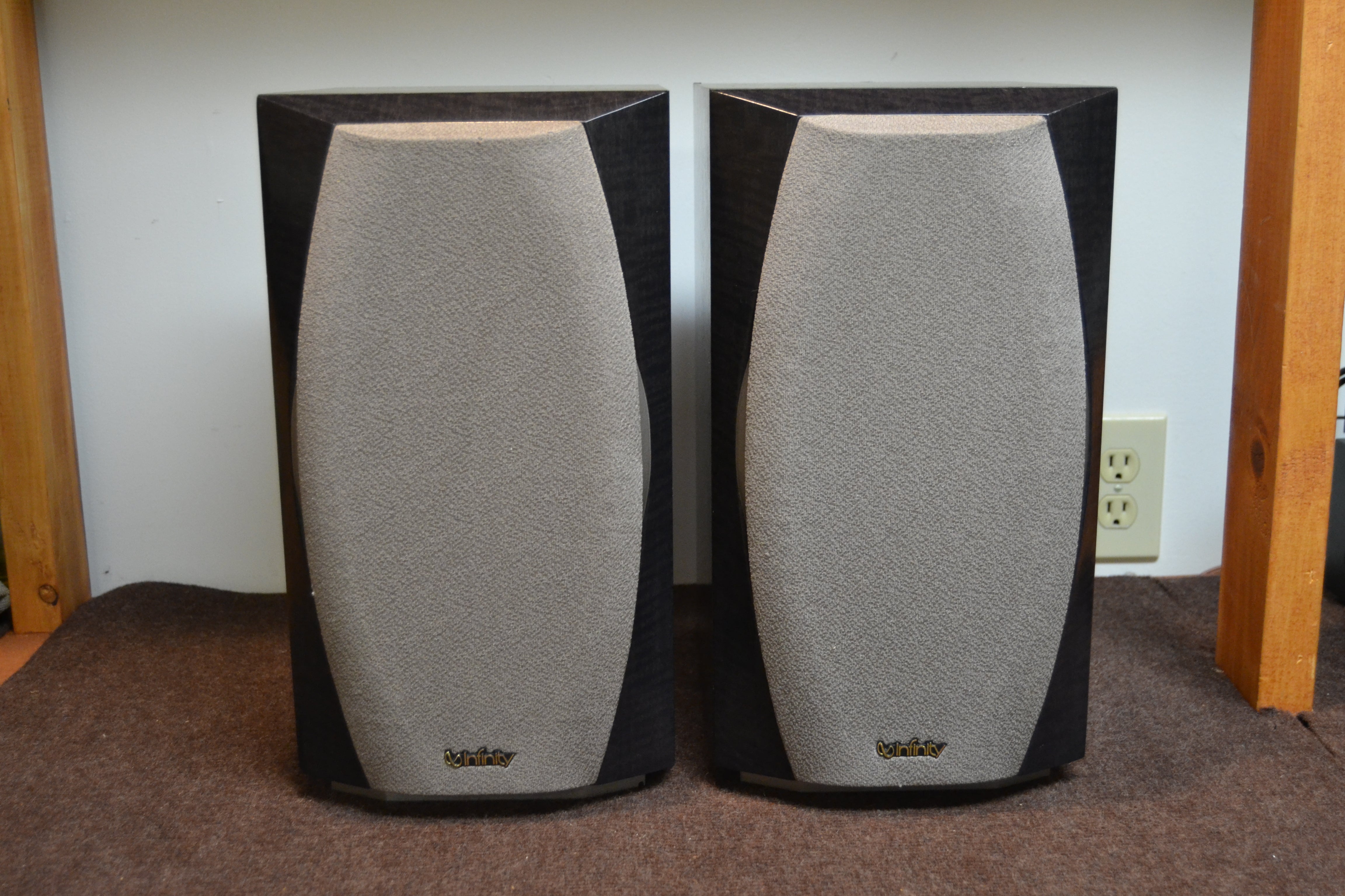 Infinity Interlude IL10 Bookshelf Speakers – The Turntable Store