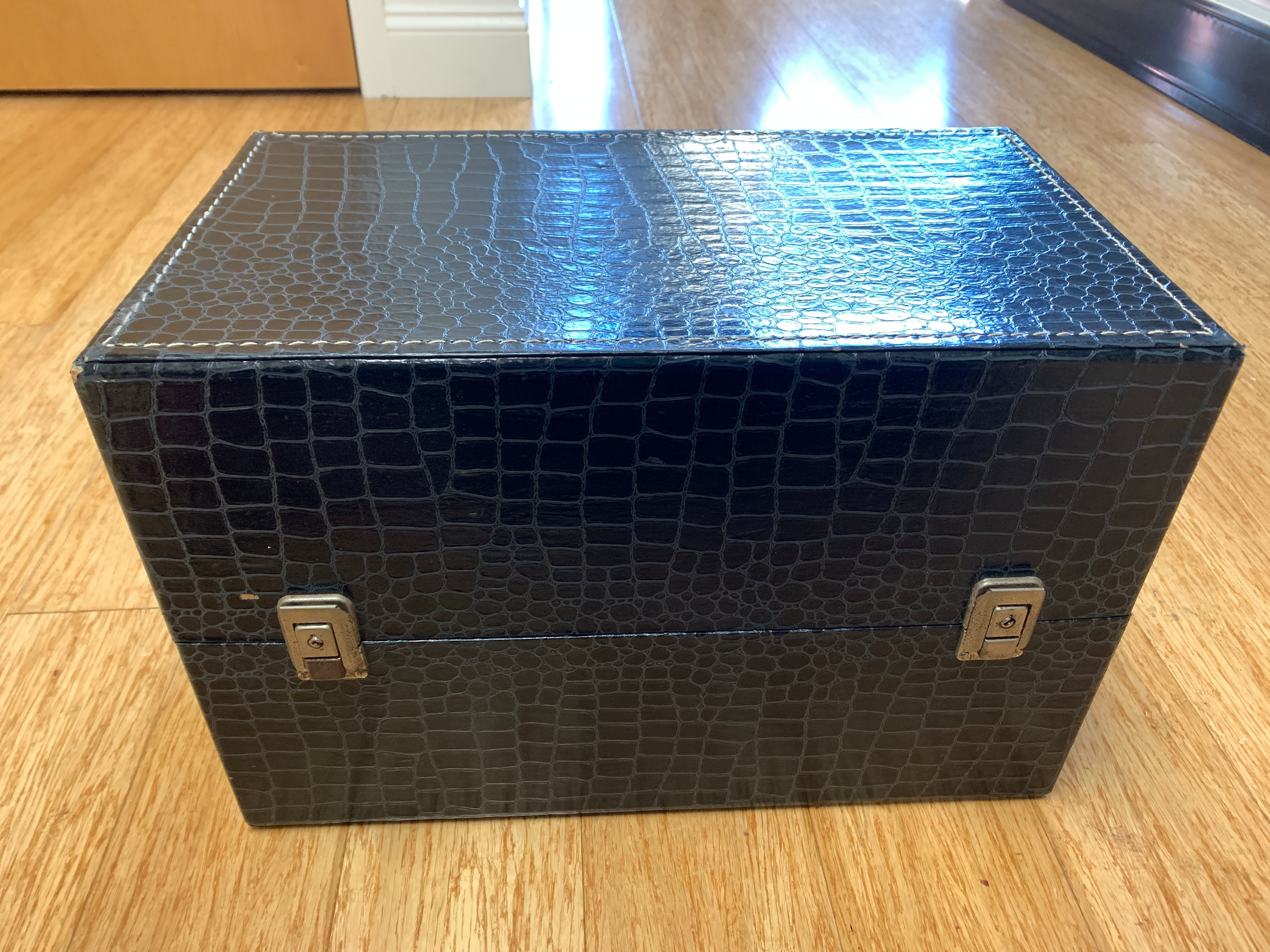 72 8-track carrying case – The Turntable Store