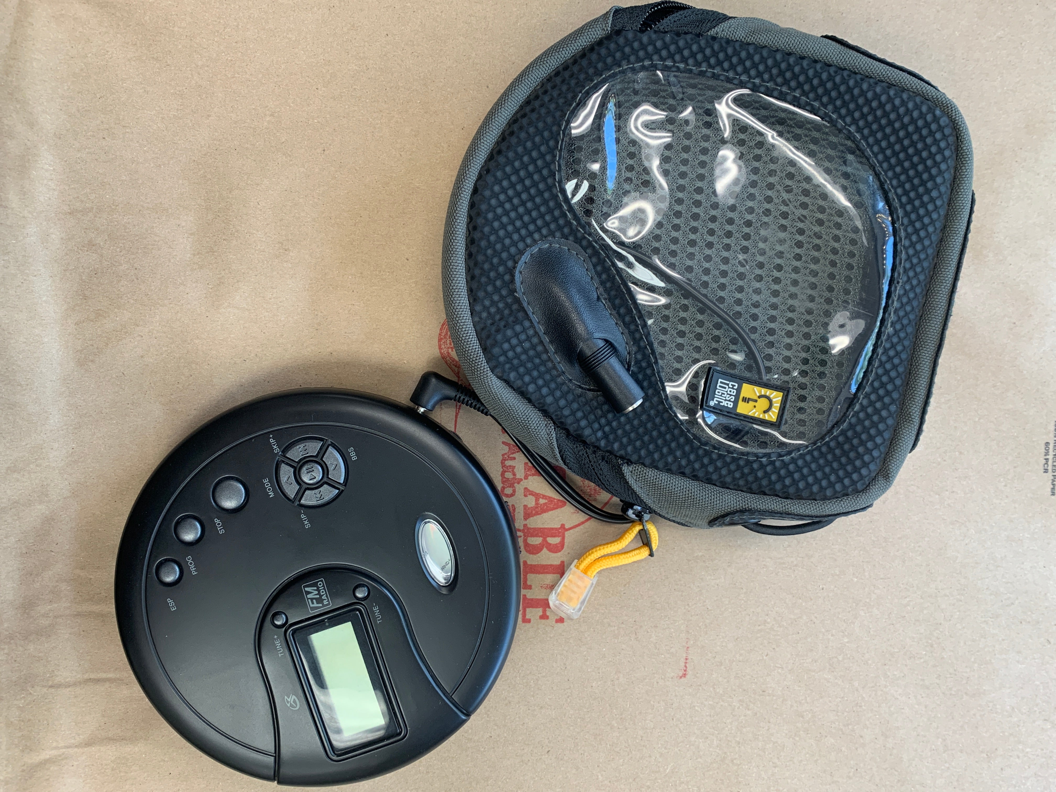 GPX PC332B Portable CD Player w/ Protective Case Logic Carrier with 3 ...