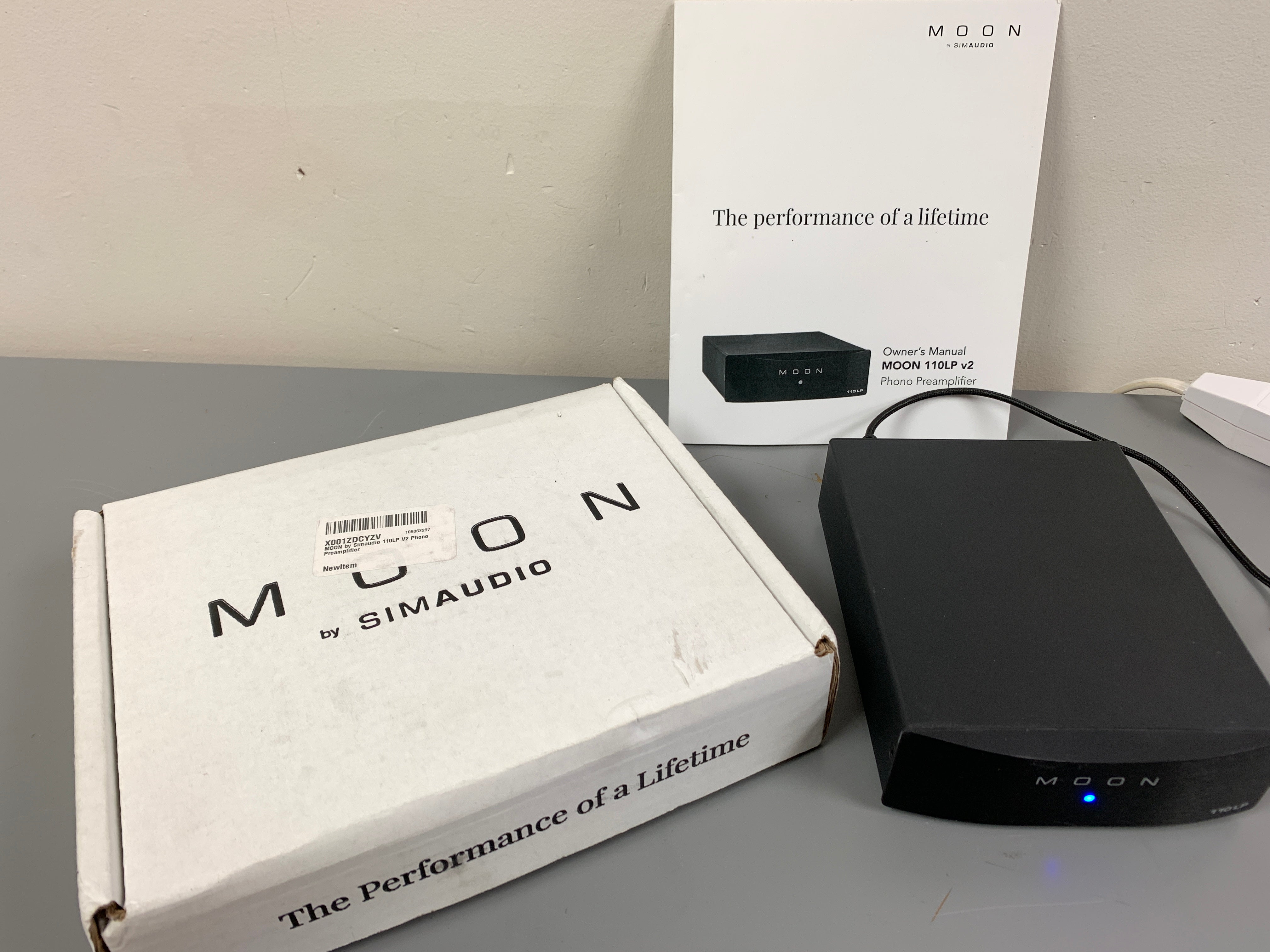 Sim Audio MOON 110LP V2 Phono Preamplifier * Box – The Turntable Store
