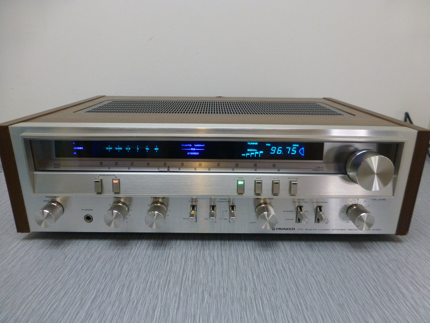 Pioneer SX-3700 AM/FM Stereo Receiver (1980-81) * 45W RMS – The ...